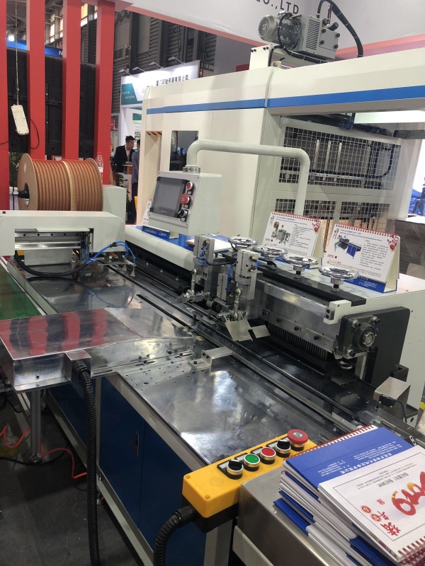 Dwn-520 Automatic Spiral Punching Machine , Double Loop Wire Binding Machine